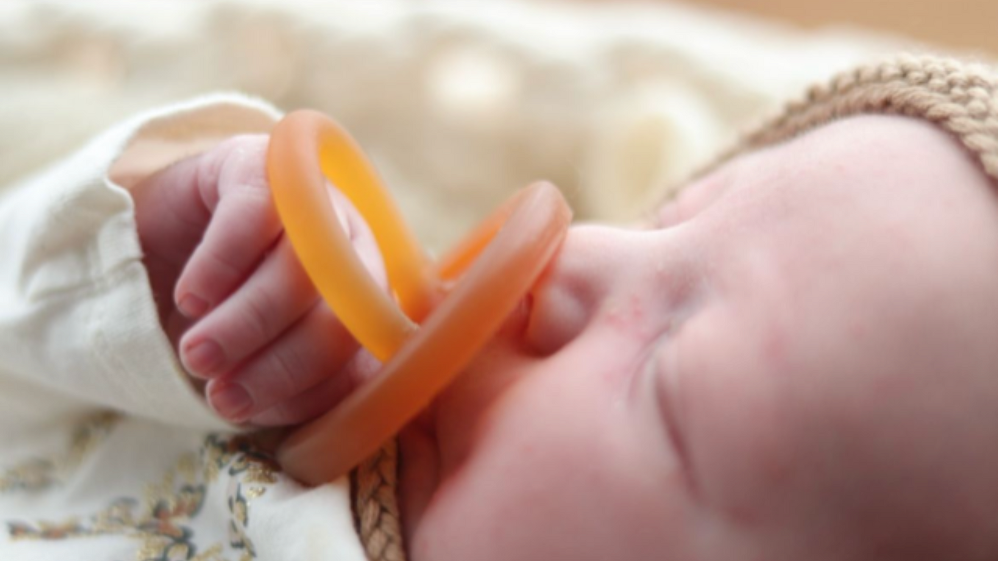 Choosing the Right Pacifier: Orthodontic vs Round Pacifiers